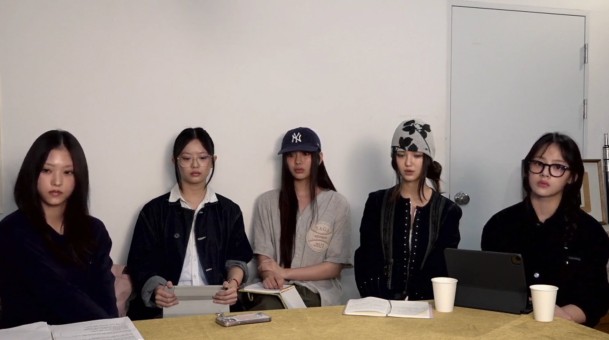 HYBE與NewJeans之間的衝突在持續的“忽視Hanni”爭議中升級 - SeoulSunday.com